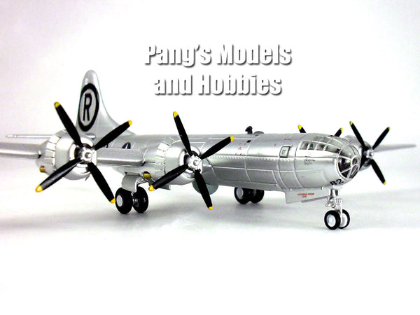 Boeing B-29 Superfortress Enola Gay - Fat Man (Hiroshima) 1/144 Scale ...