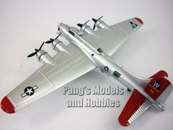 Boeing B-17 Flying Fortress Scale Model Kit (Assembly needed) by NewRa ...