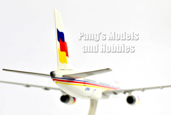 Boeing 757 757-200 Flying Colours - (Flying Colors) 1/200 Scale Model ...